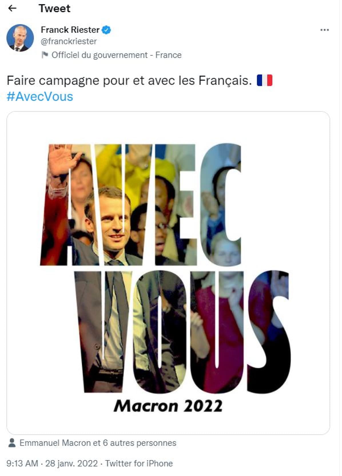 "Avec vous": un visuel siglé "Macron 2022" relayé par erreur sur les ...
