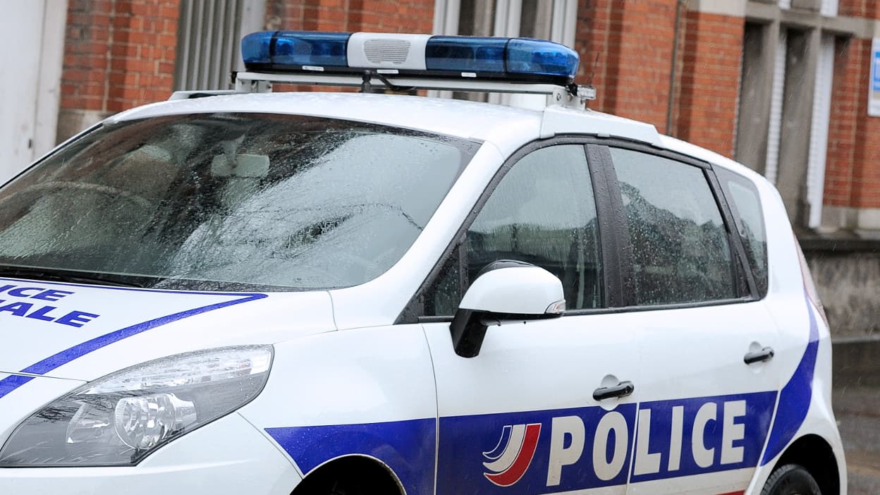 Hauts-de-Seine: trois véhicules de police incendiés devant le ... Hauts-de-Seine: trois véhicules de police incendiés devant le ...