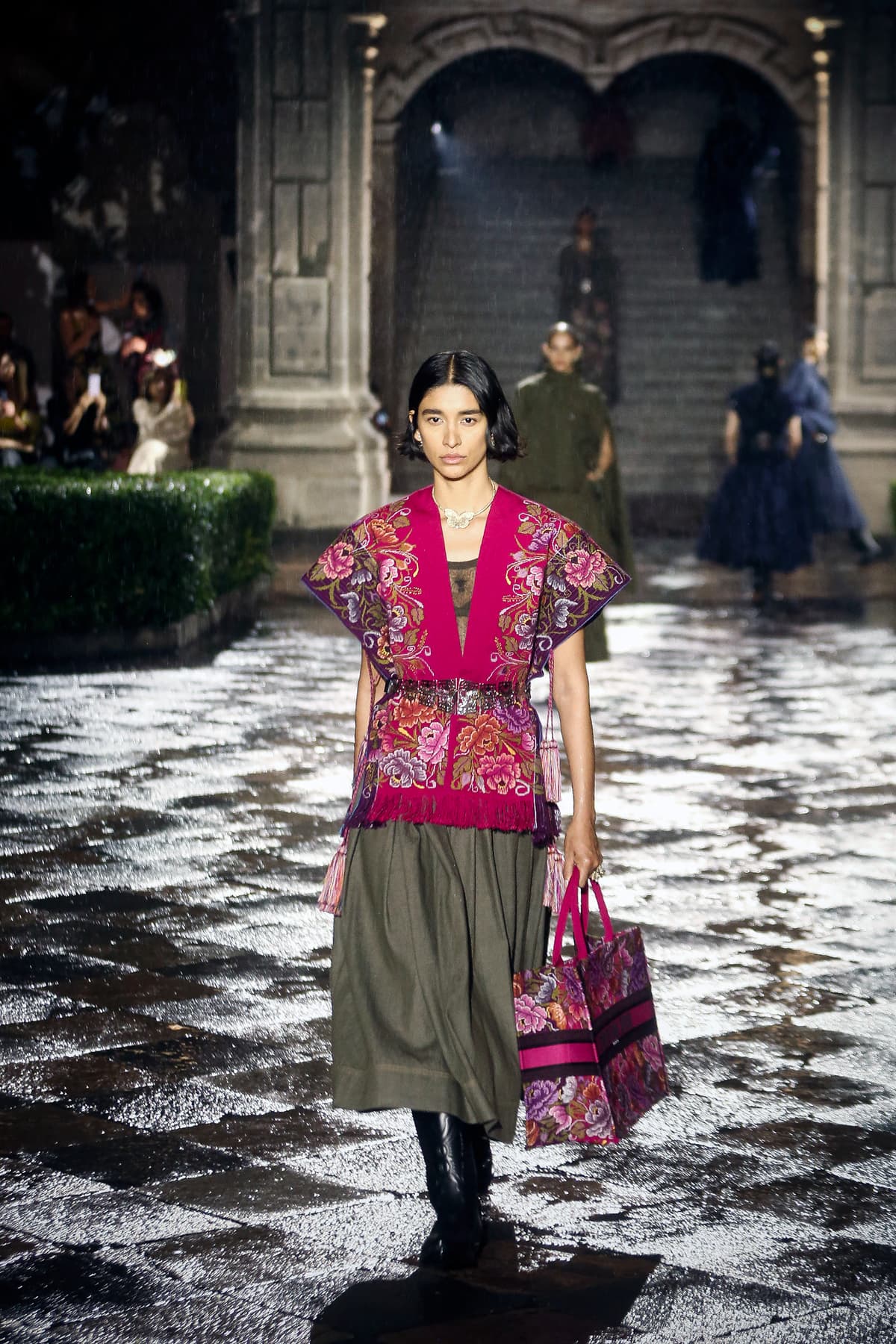 Dior Croisière 2024: une ode au Mexique et à Frida Kahlo