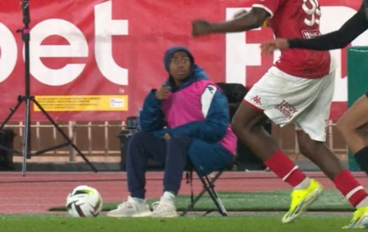 Monaco-PSG: la réaction choquée d'un ramasseur de balle sur le sombrero ...