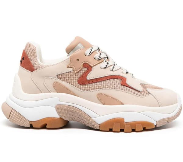 10 pièces indispensables pour prendre l'avion (avec style)