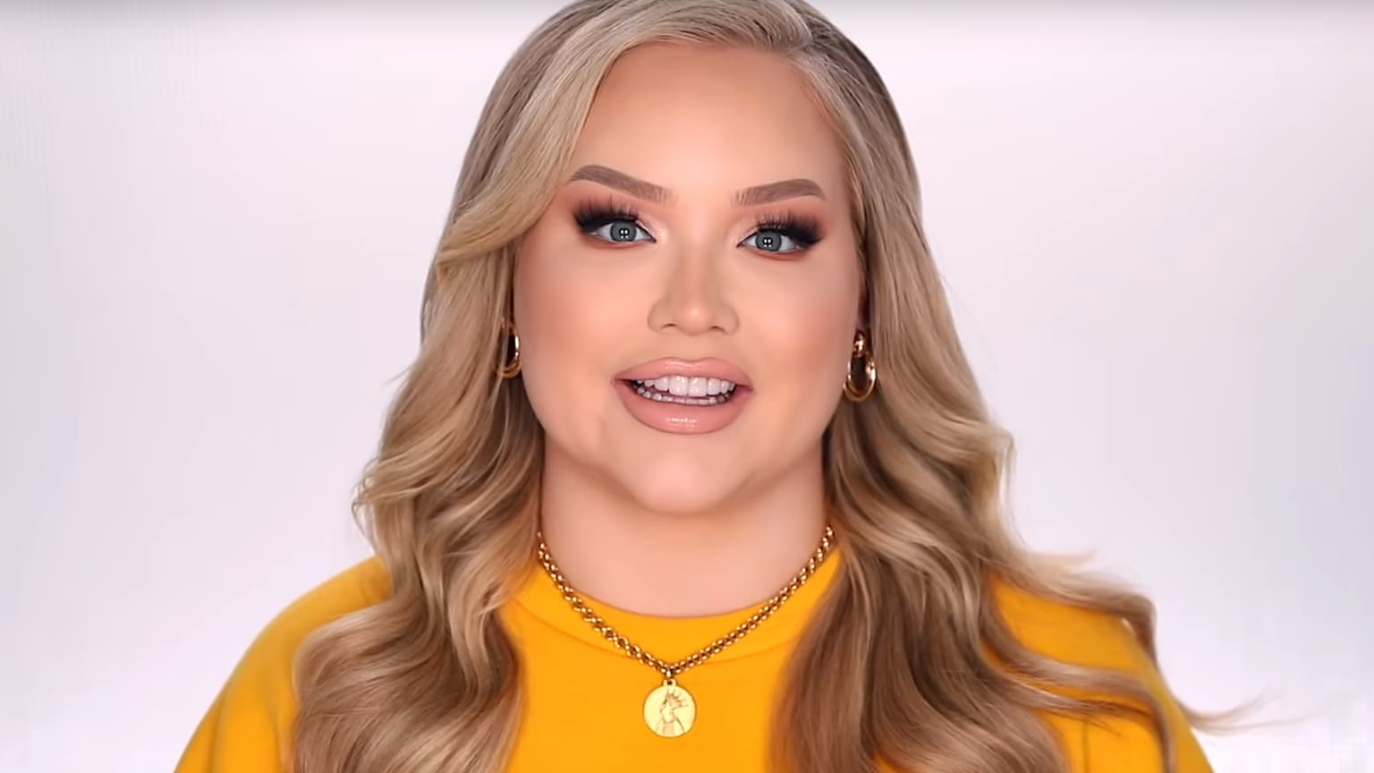 NikkieTutorials, YouTubeuse beauté aux 12 millions d'abonnés, fait son ...