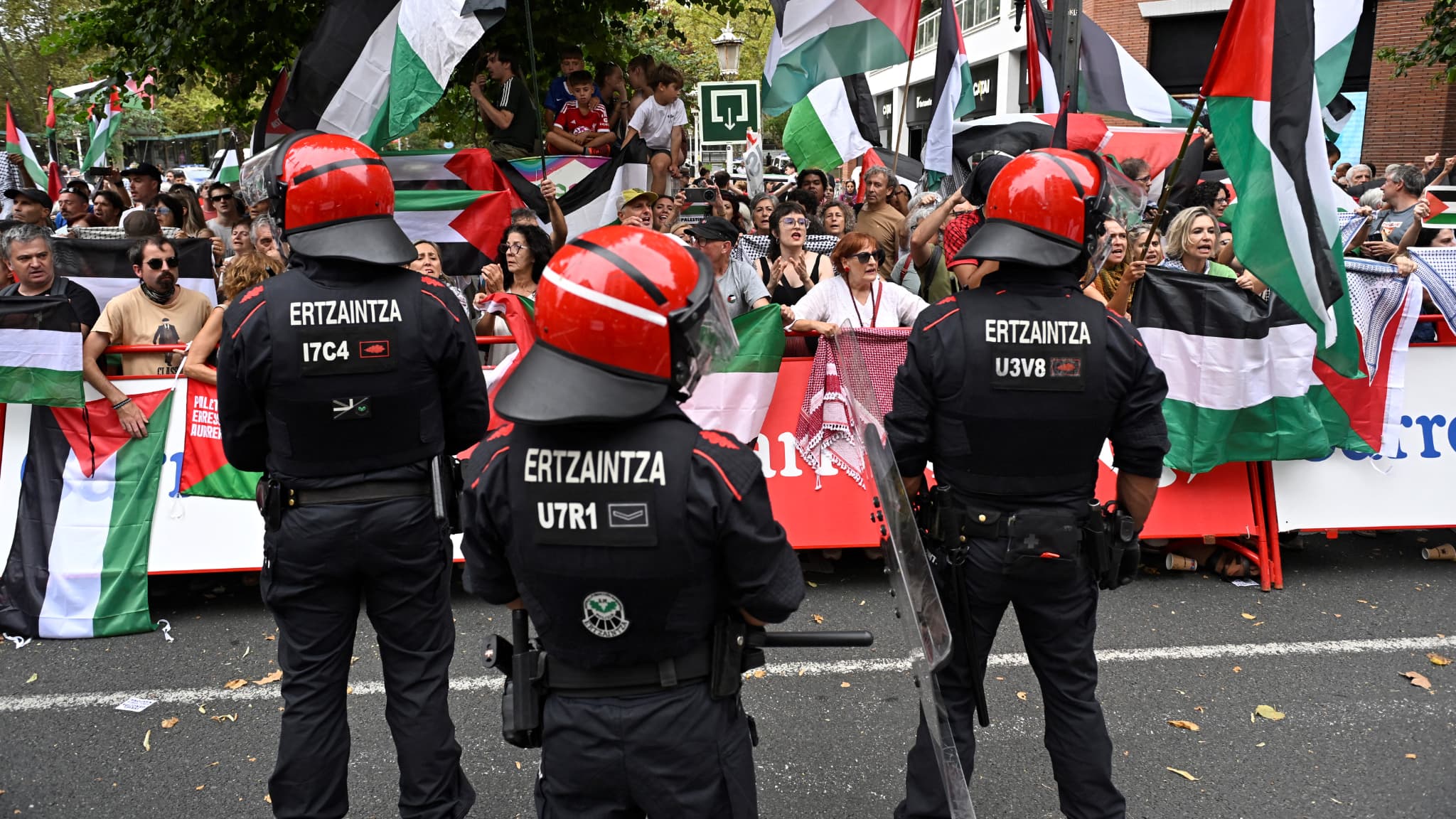 Vuelta: manifestations pro-palestiniennes sur la course, pas de ...