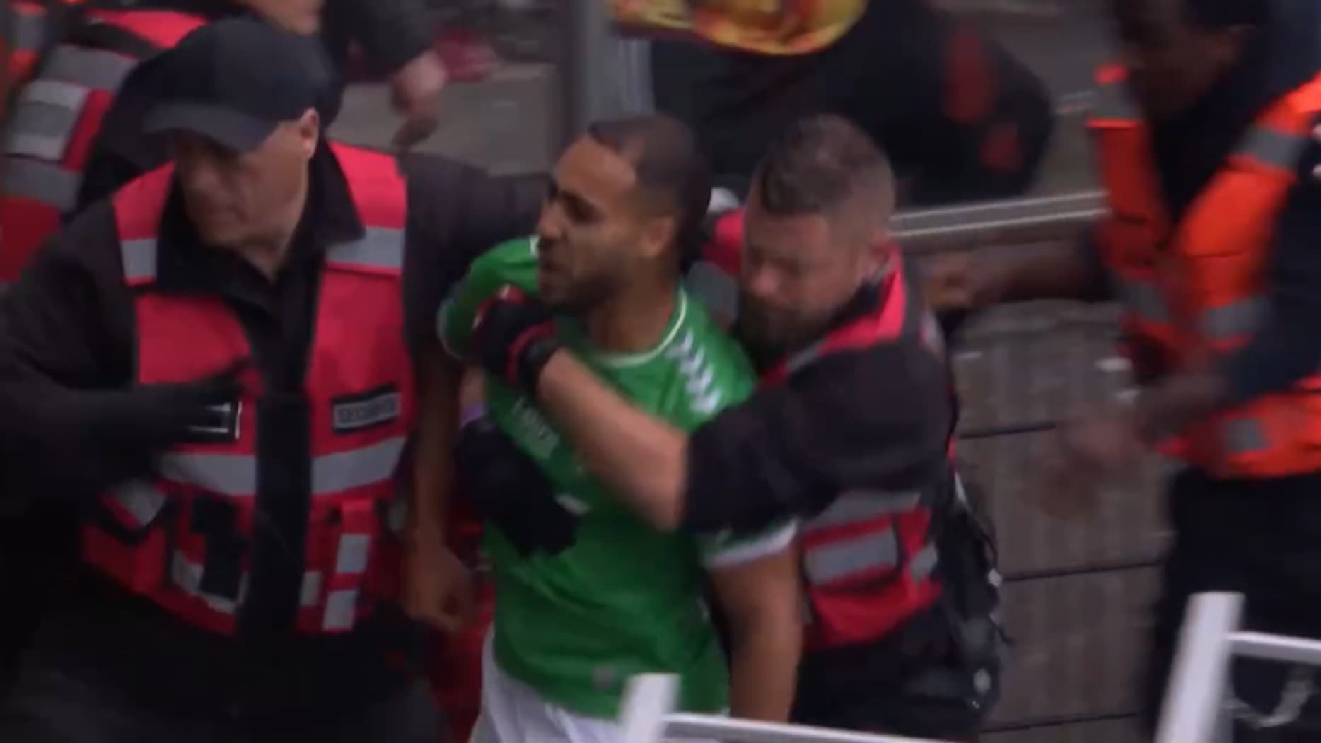 Metz-Saint-Etienne: Maçon s’est fait brusquement repousser par un ...