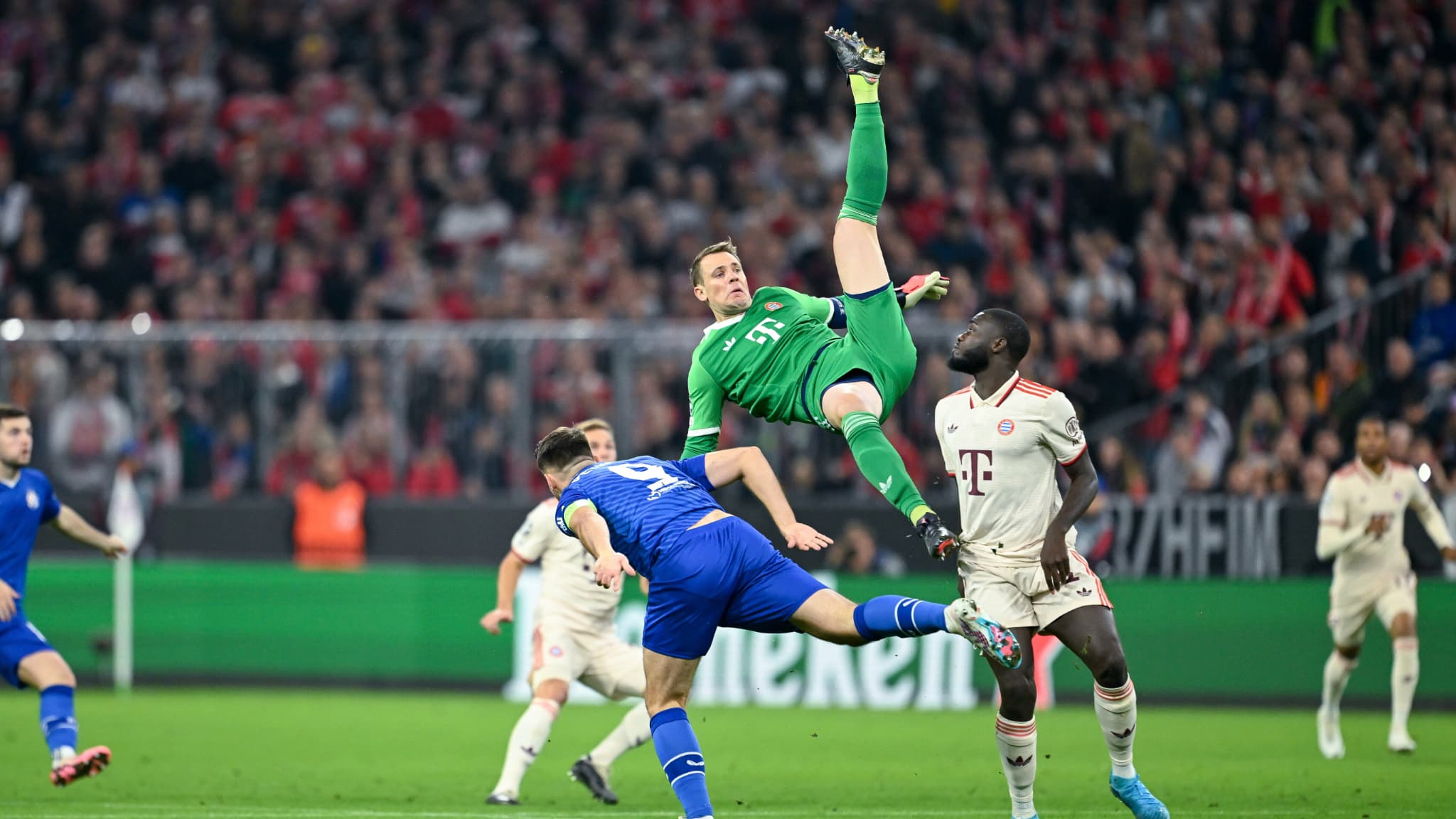Bayern: le vol plané impressionnant de Neuer remplacé à la mi-temps