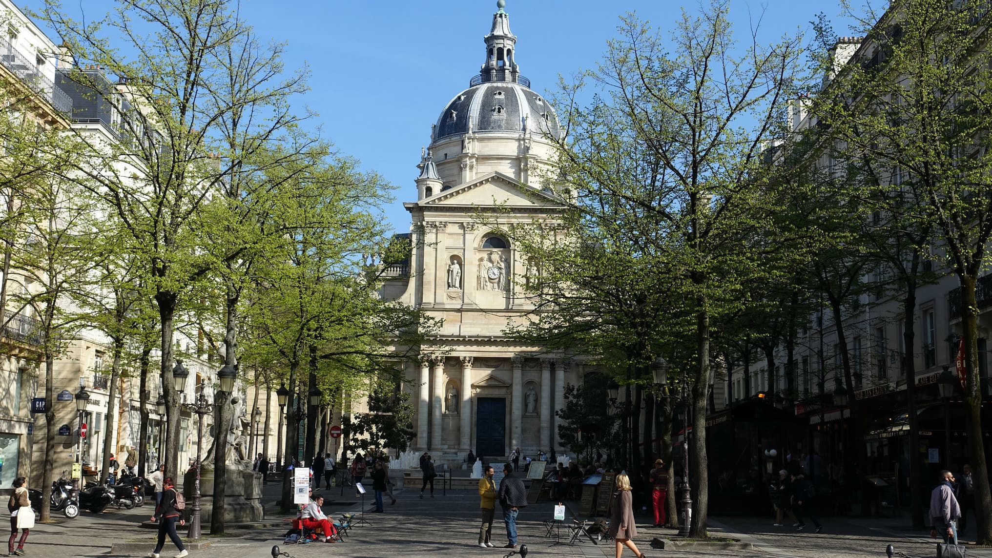 Pourquoi le quartier latin porte-t-il ce nom?