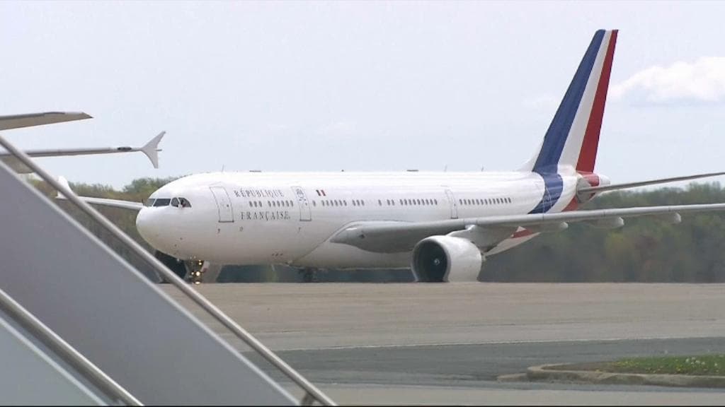 L'avion d'Emmanuel Macron vient d'atterrir sur la base aérienne d ...