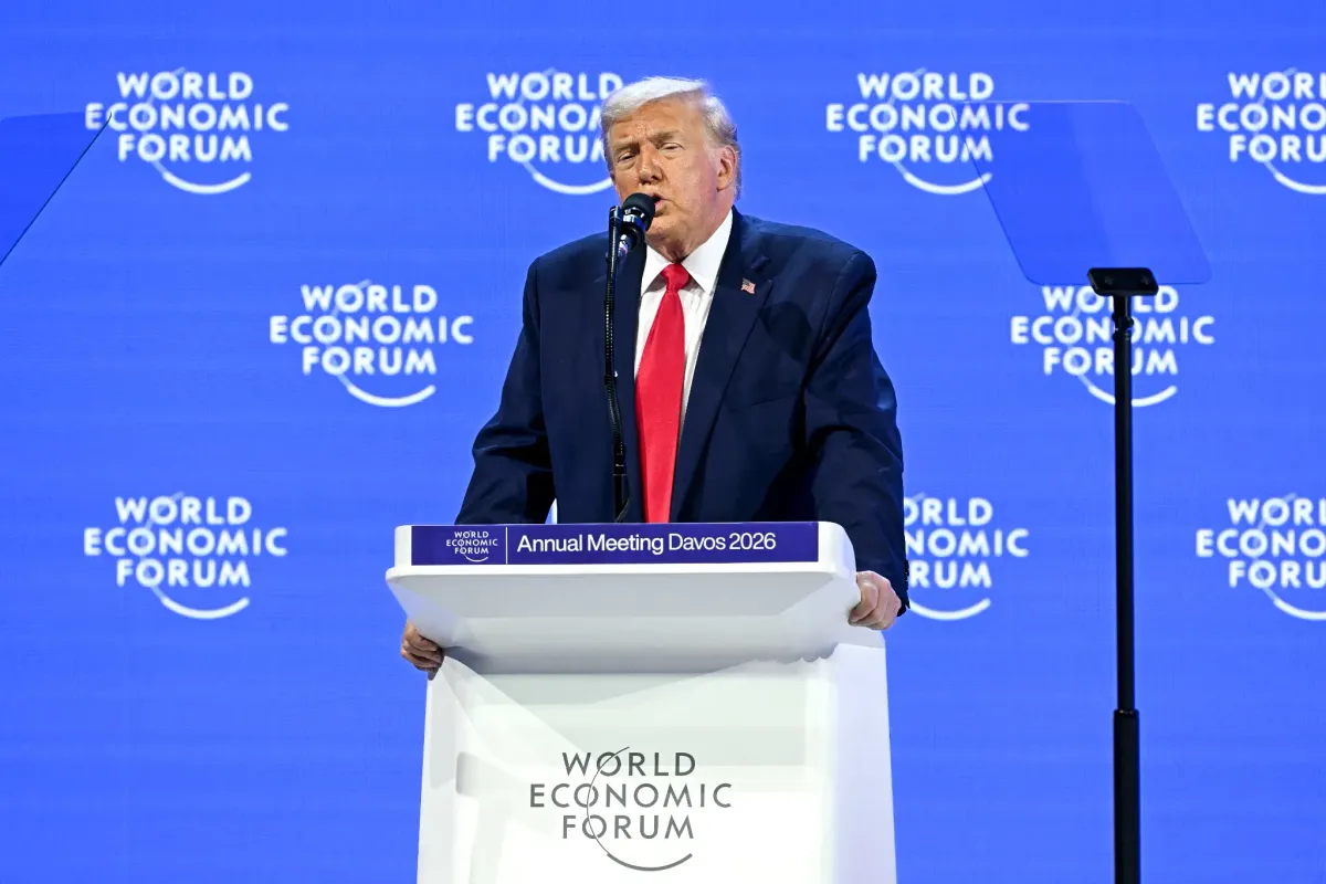 "Je l'ai écouté avec ses belles lunettes de soleil": Donald Trump se ...