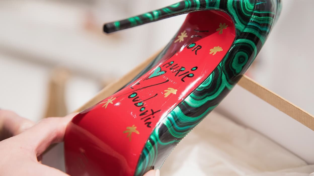 Une ex-salariée de Louboutin soupçonnée d'avoir détourné près d'1,5 ... Une ex-salariée de Louboutin soupçonnée d'avoir détourné près d'1,5 ...